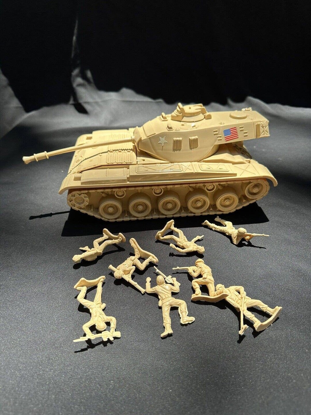 Processed Plastic Co Tan Tank With 8 Plastic Soldiers Tim Mee Tank ...