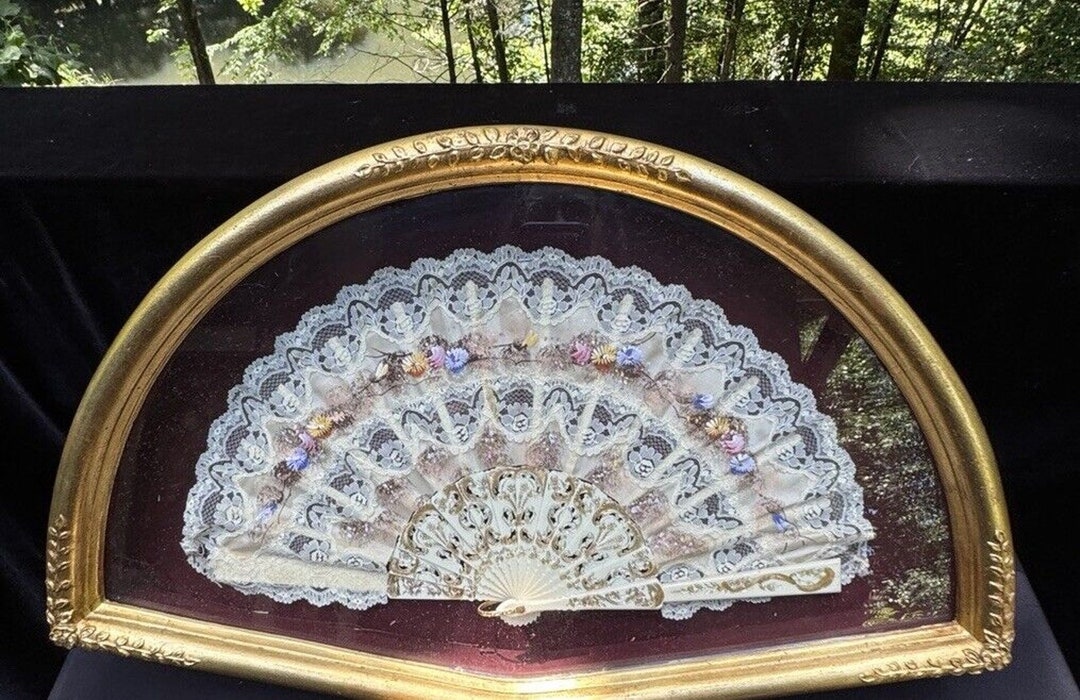 RARE WHITE LACE Antique Victorian Fan Framed Glass Flower Garden French ...