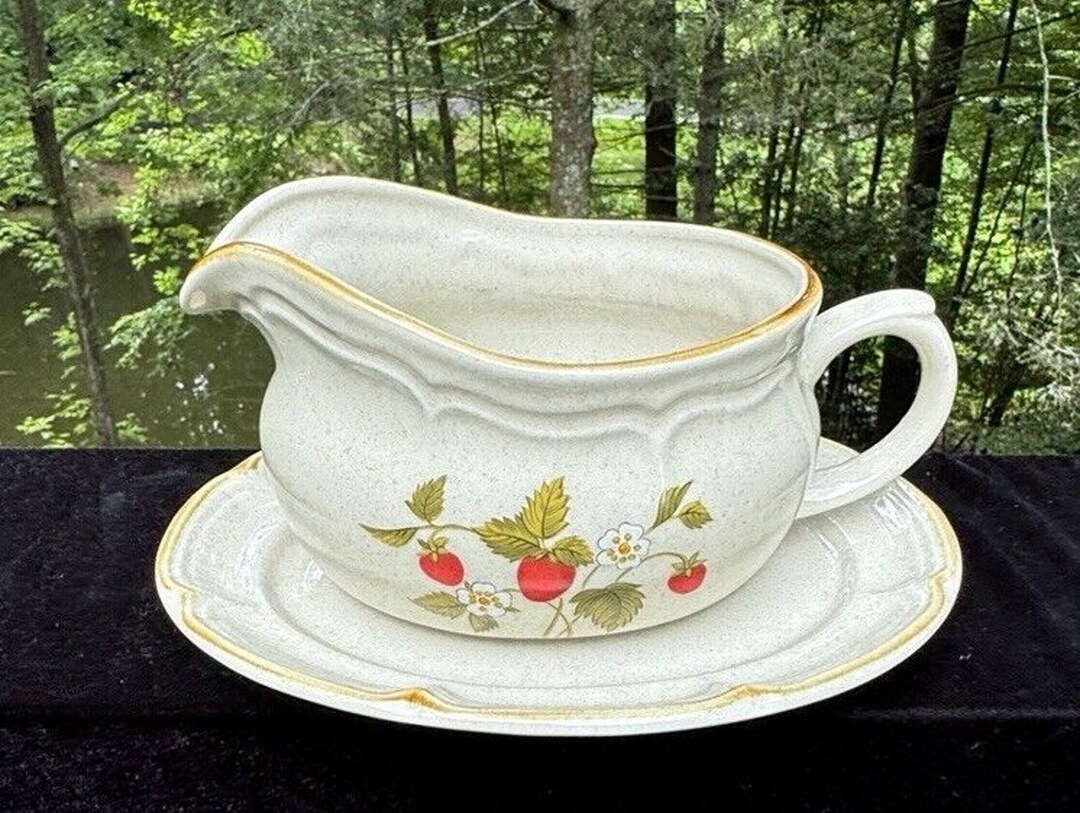 1970s Sunmarc Endura Stoneware Gravy Boat & Under Plate Strawberry ...