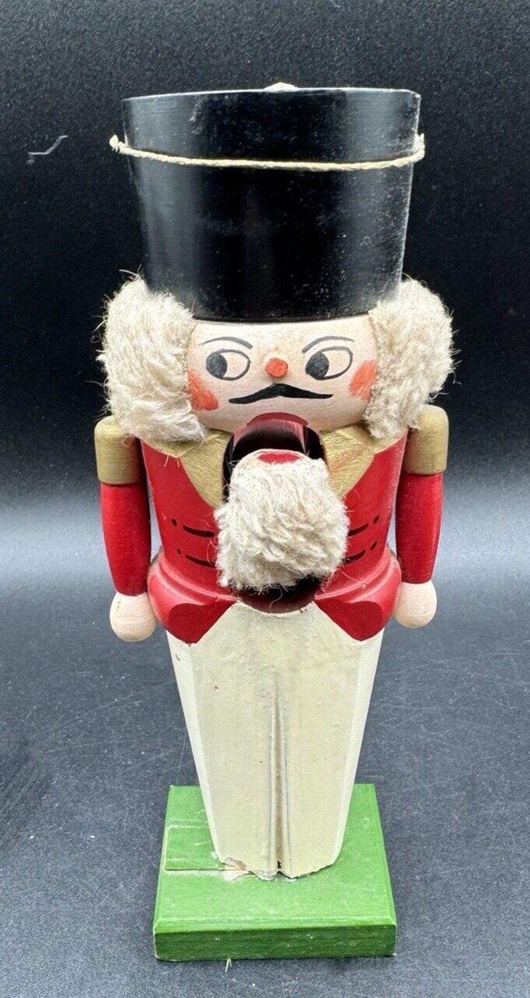 Erzgebirge Nutcracker 7.5” Tall Red Coat, Black Hat Fuzzy Hair & Beard ...