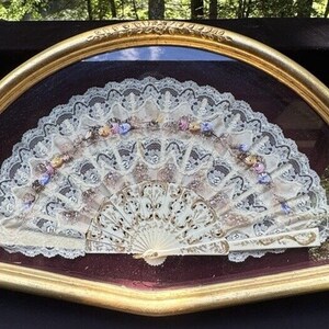 RARE WHITE LACE Antique Victorian Fan Framed Glass Flower Garden French ...