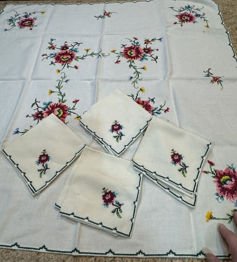 Vintage Handmade Embroidered Table Cloth & Matching Napkins Gorgeous ...