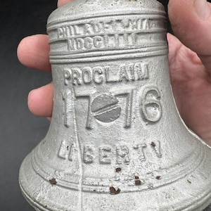 Vtg 1926 Liberty Bell Cast Iron Bank Sesquicentennial Philadelphia Expo ...