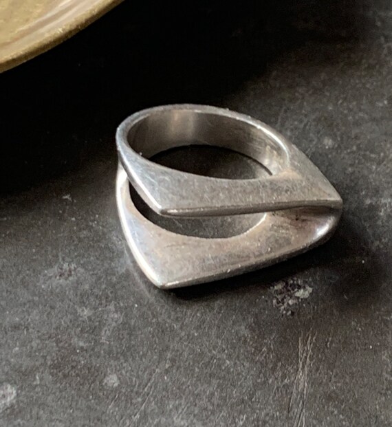 modernist silver ring - Gem