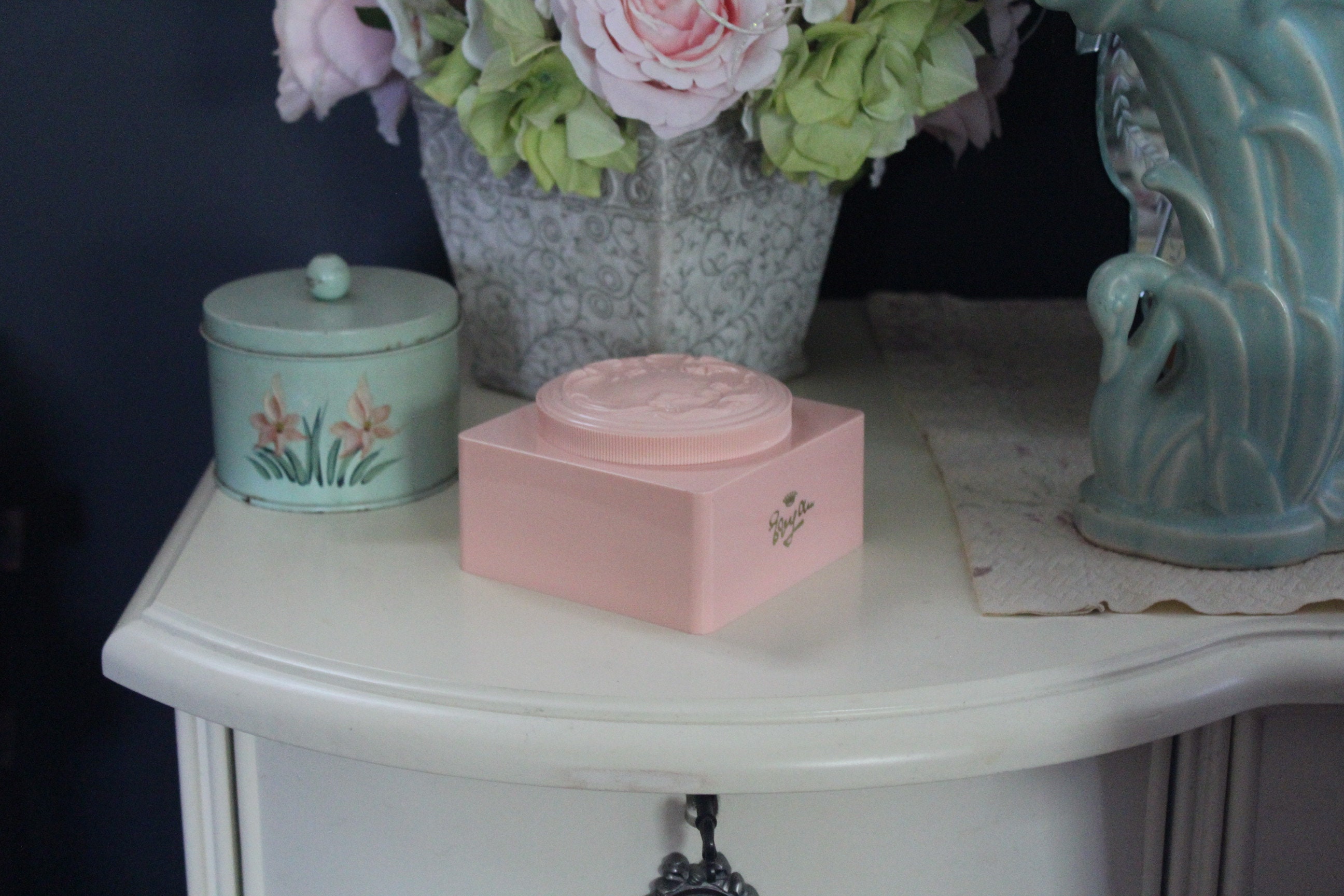 Vintage Full Evyan Pink Powder Box With White Shoulders - Etsy