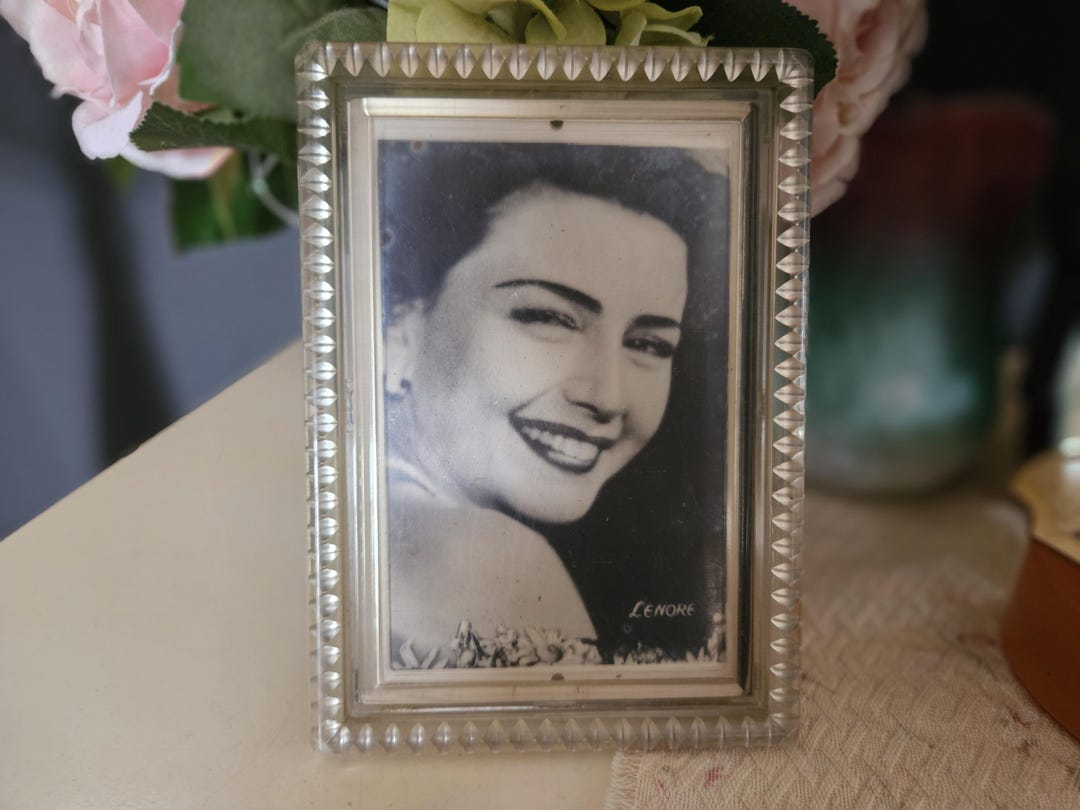 Vintage Winking Lenticular Picture of Hollywood Actress and Burlesque ...