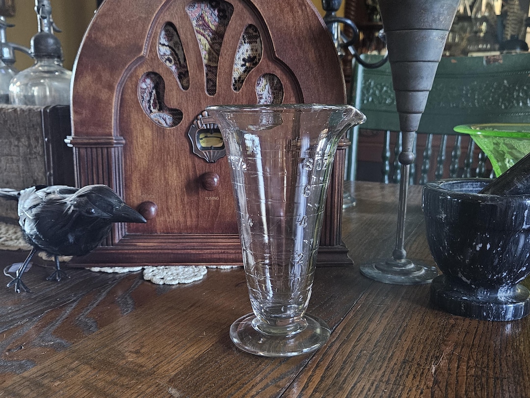 Vintage Glass Beaker With Pour Spout, 8 Oz. Beaker With Embossed ...
