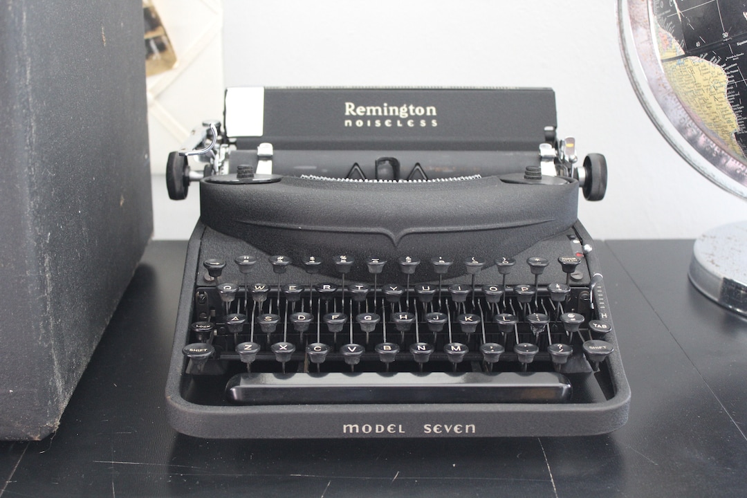 Antique Remington Noiseless Typewriter With Case, Model 7 Remington ...