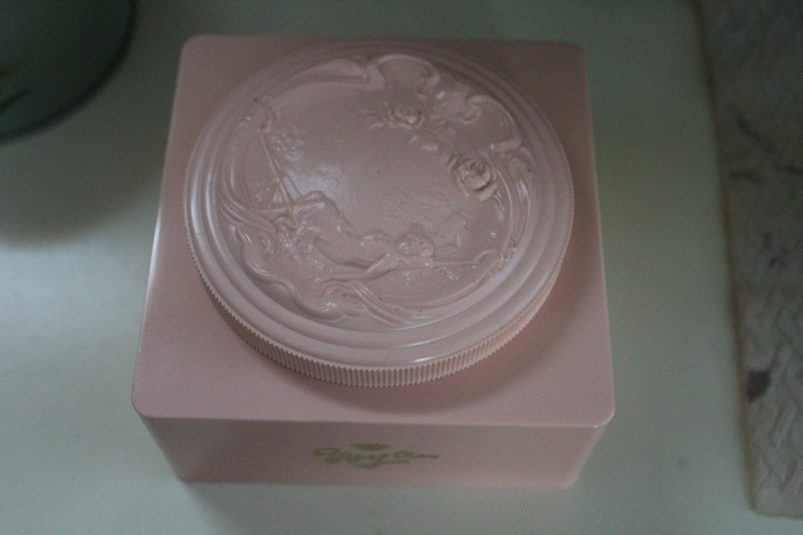 Vintage Full Evyan Pink Powder Box With White Shoulders - Etsy