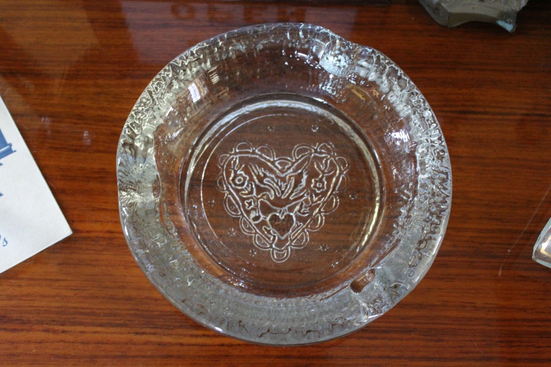 Vintage Large Heart Ashtray, Midcentury Round Clear Glass Ashtray With ...