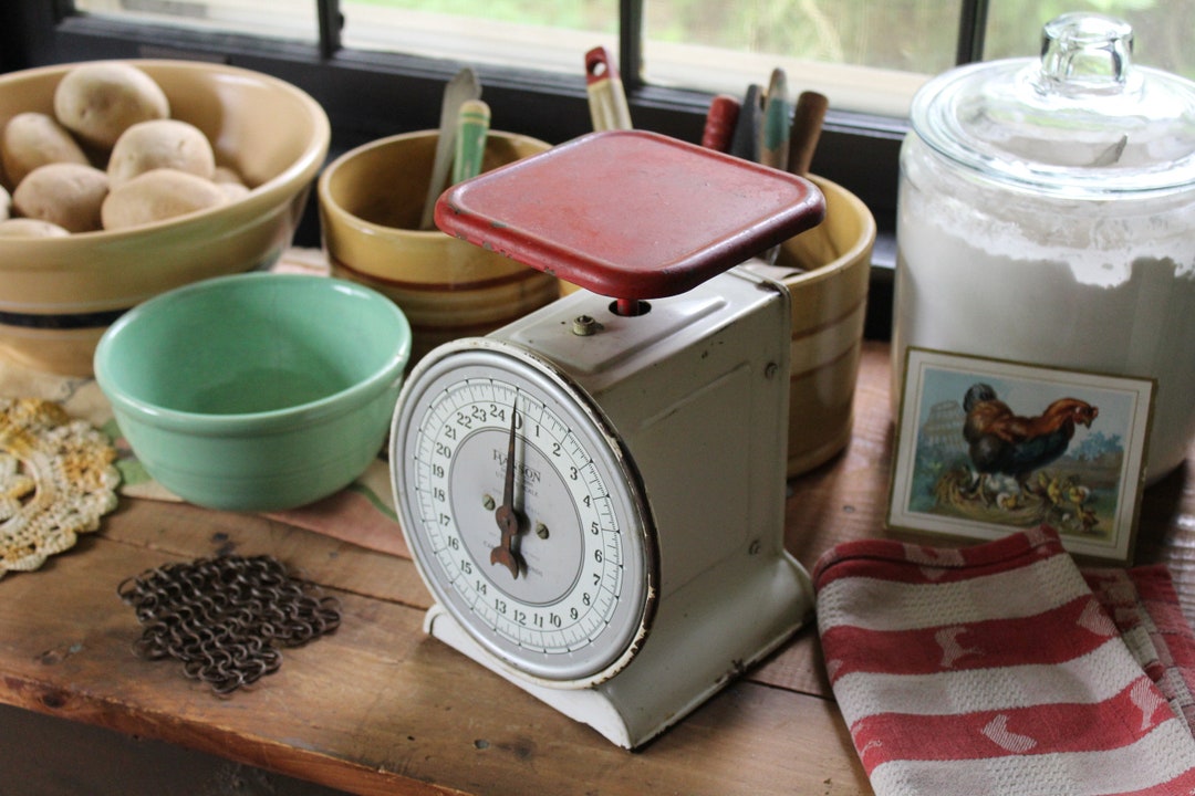 Vintage White and Red Kitchen Scale, Hanson Utility Scale W/ Red Tray ...