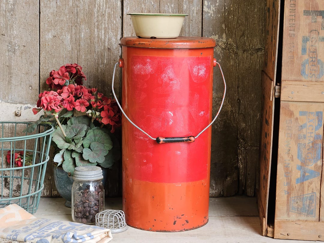 Vintage Red Metal Pail With Lid and Handle, Rustic Large Red Metal Can ...