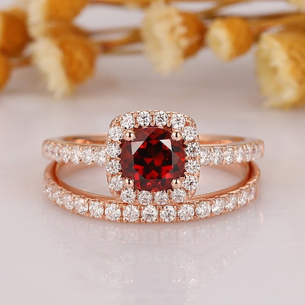 Garnet and Gold Ring - Etsy