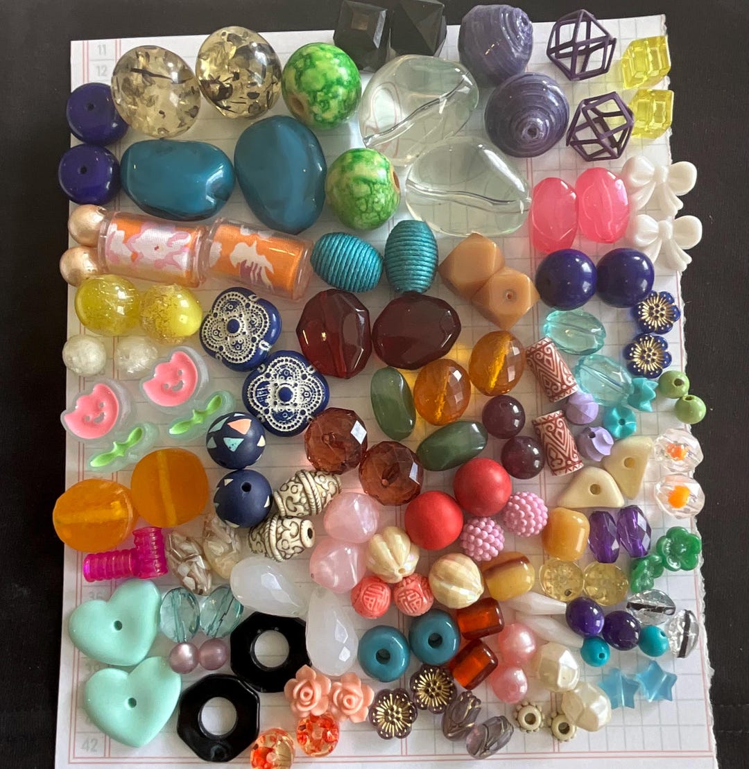 Massive Mixed Bead Pairs Lot2 Plastics/resin/wood Special Pieces/shapes ...