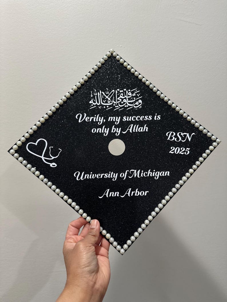 Custom Graduation Cap Topper: Pearl Border Design - Etsy