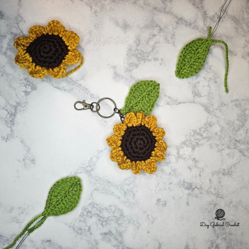Crochet Sunflower Keychain Pattern - DIY Floral Accessory - Etsy