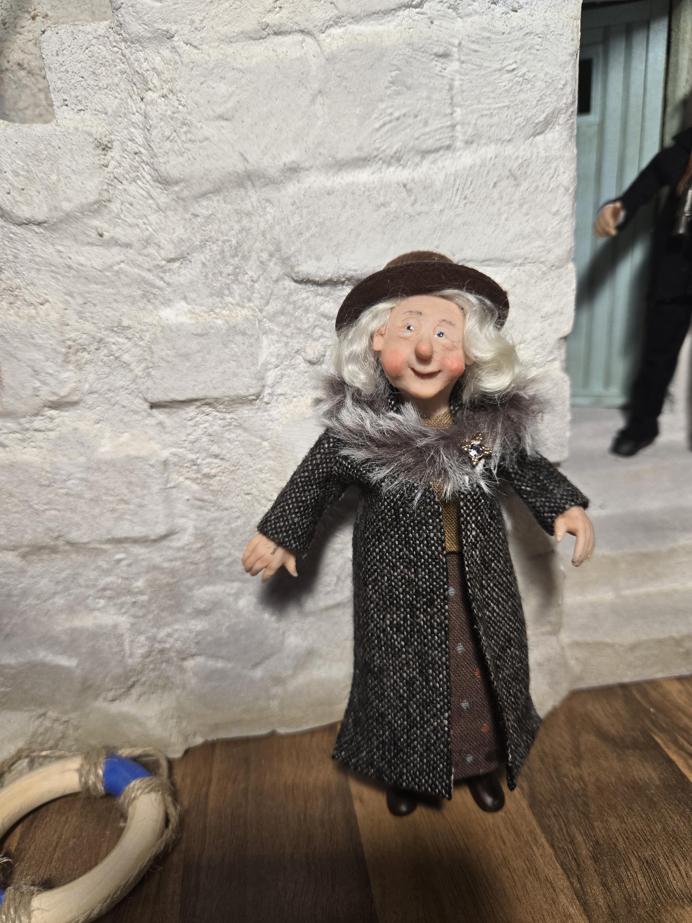 Standing Lady in Her Coat and Furs Hand Sculpted 12th Scale by ...