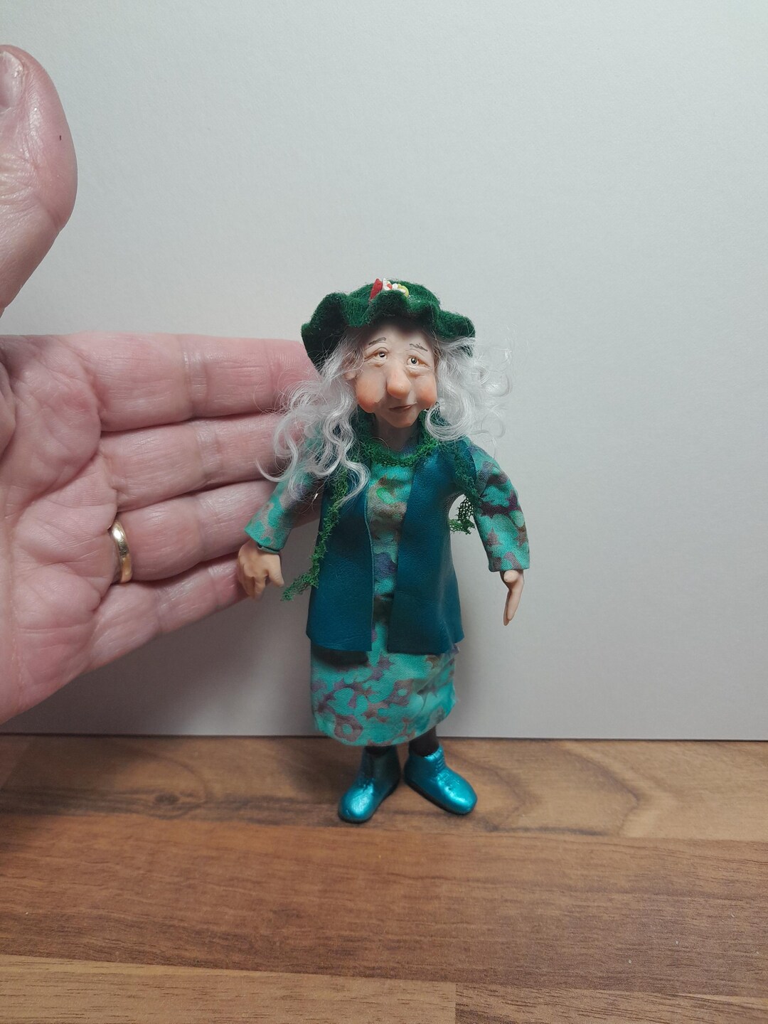 12th Scale Standing Character of Trendy Molly Ready for Any Scene by ...