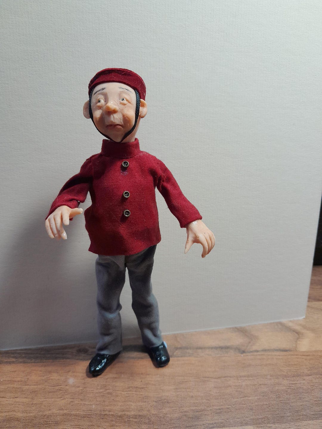 12th Scale Old Bill the Porter Hand Sculpted by Kastlekelm Miniatures ...