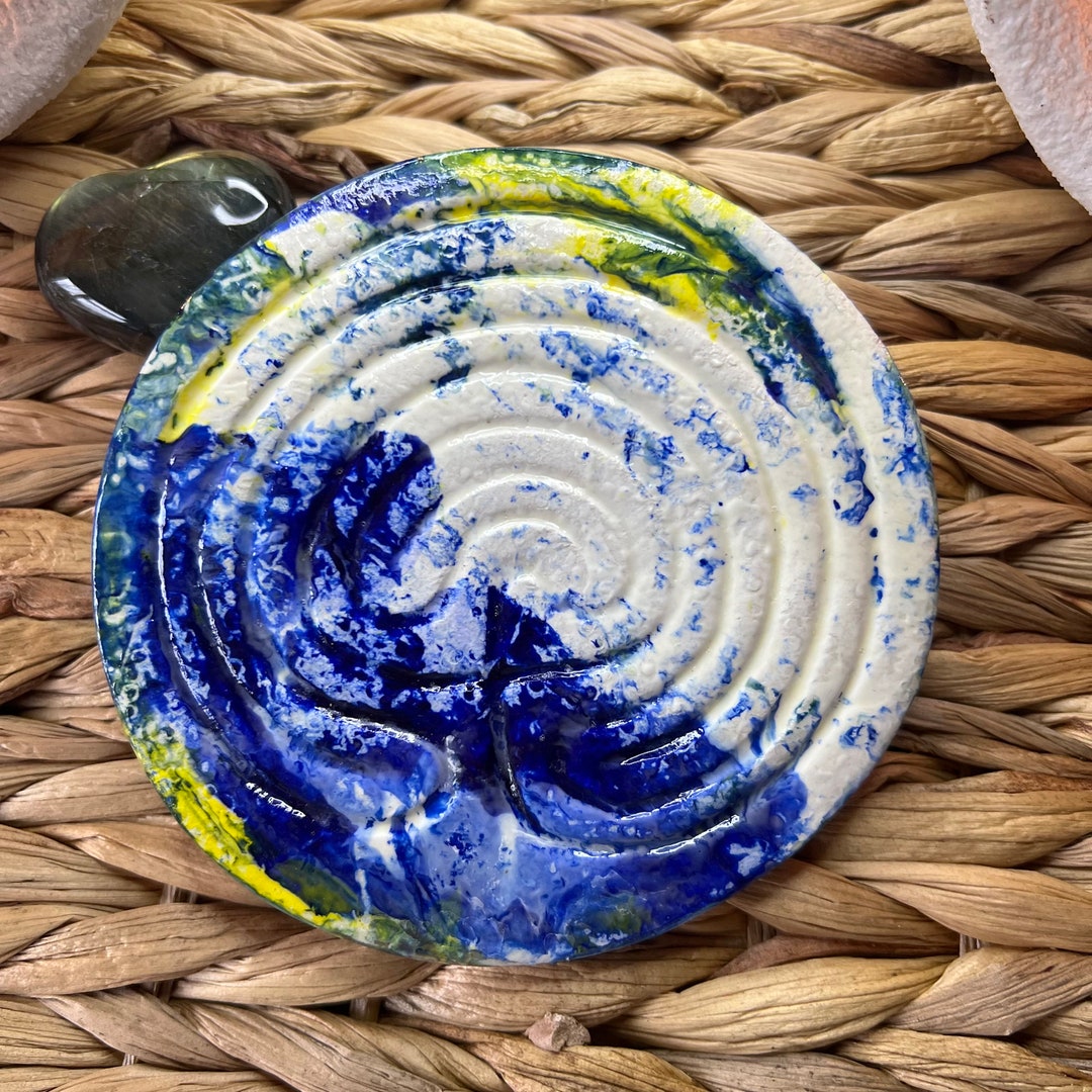 Palm-sized Finger Labyrinth for Meditation / Prayer / Mindfulness ...