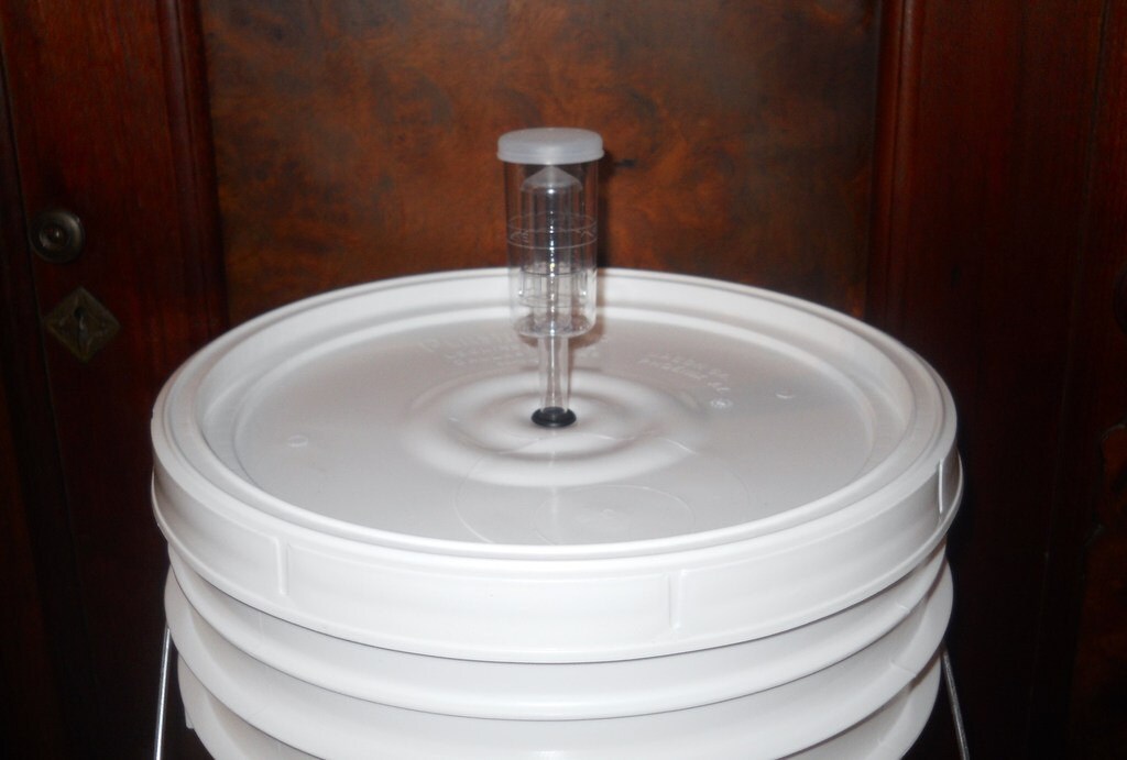 Fermentation Bucket W/lid and Airlock 6.5 Gallon Primary | Etsy