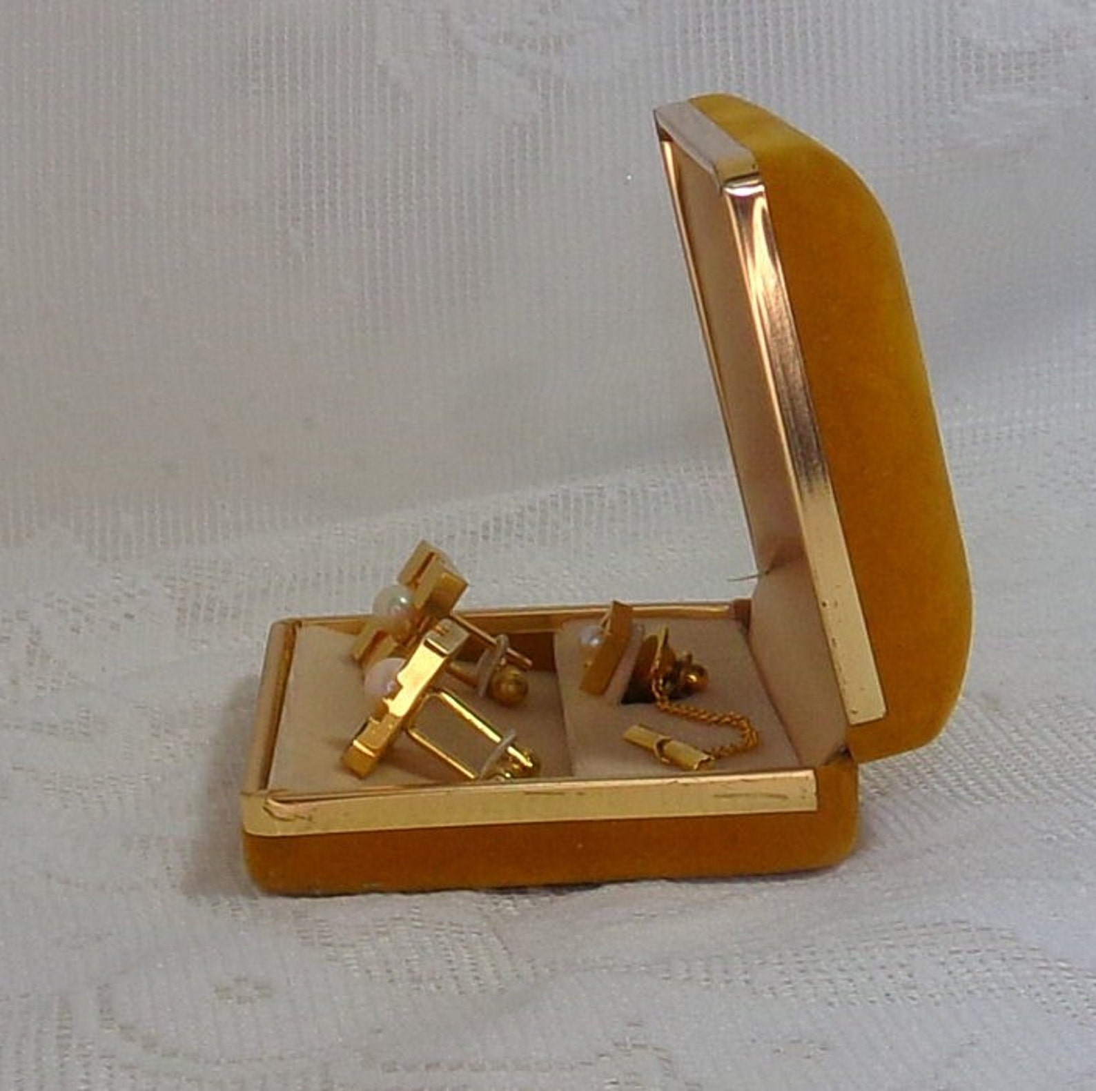 043 Vintage Set of EMBASSY Gold Tone Faux Pearl Cufflinks & Tie Tack in ...