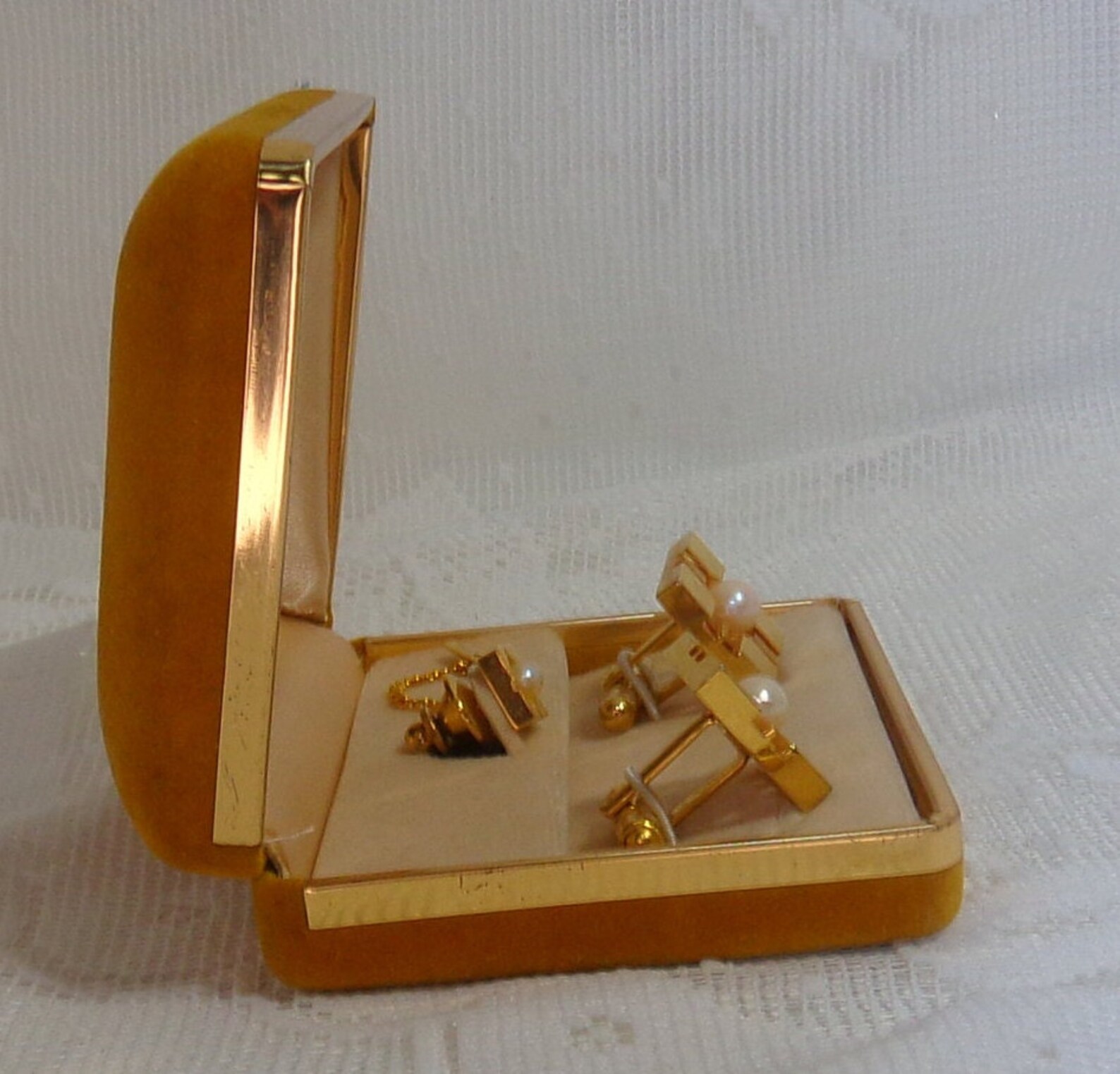 043 Vintage Set of EMBASSY Gold Tone Faux Pearl Cufflinks & Tie Tack in ...