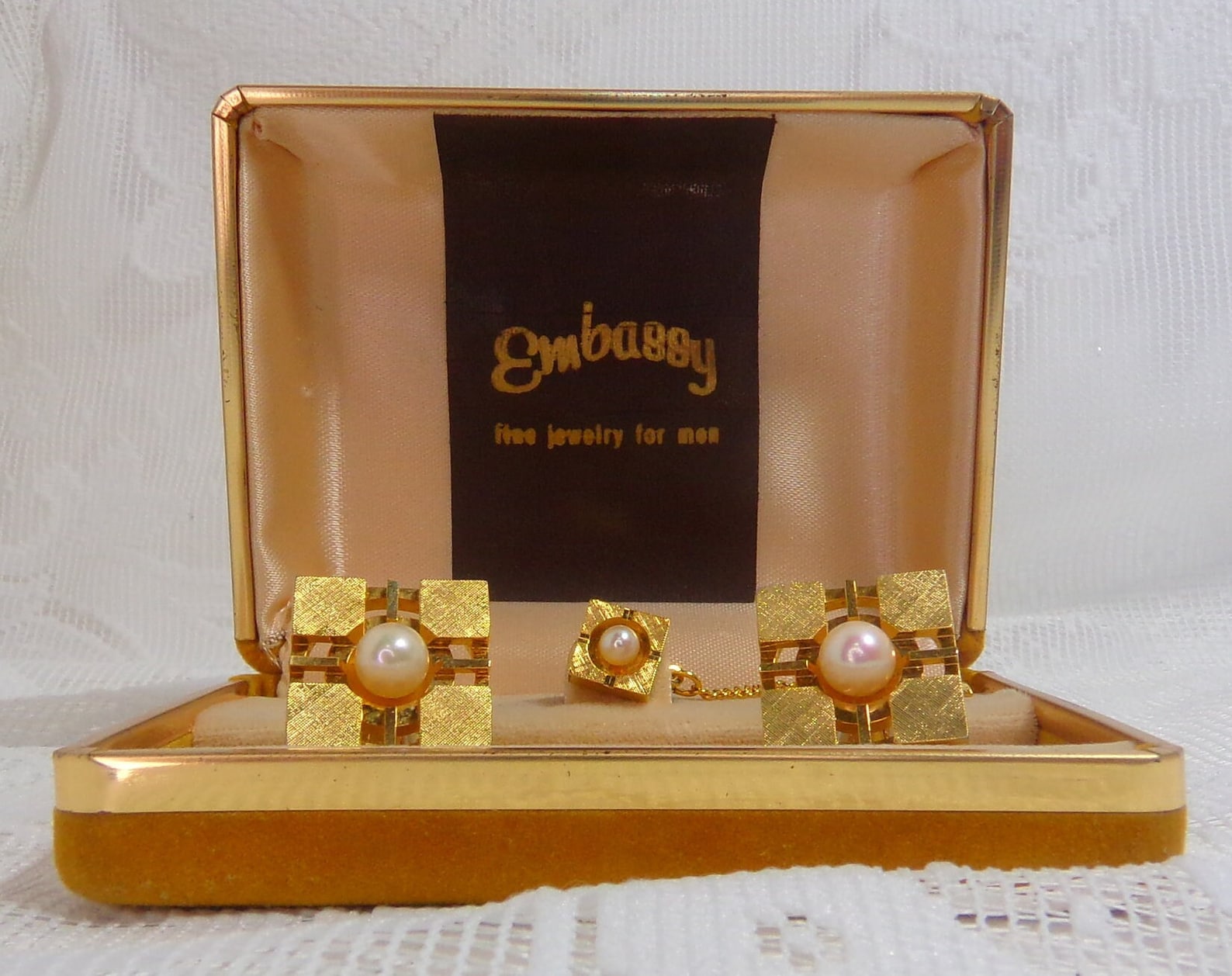 043 Vintage Set of EMBASSY Gold Tone Faux Pearl Cufflinks & Tie Tack in ...