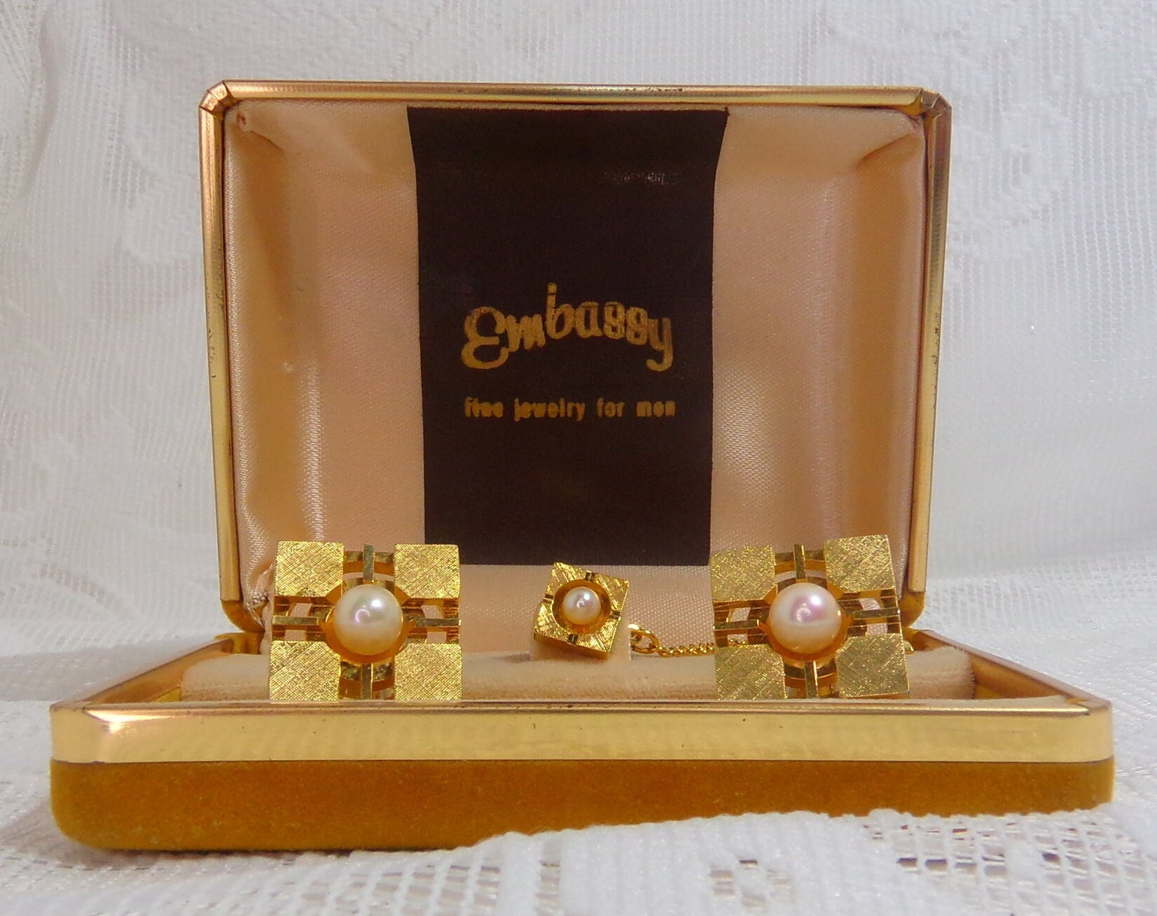 043 Vintage Set of EMBASSY Gold Tone Faux Pearl Cufflinks & Tie Tack in ...