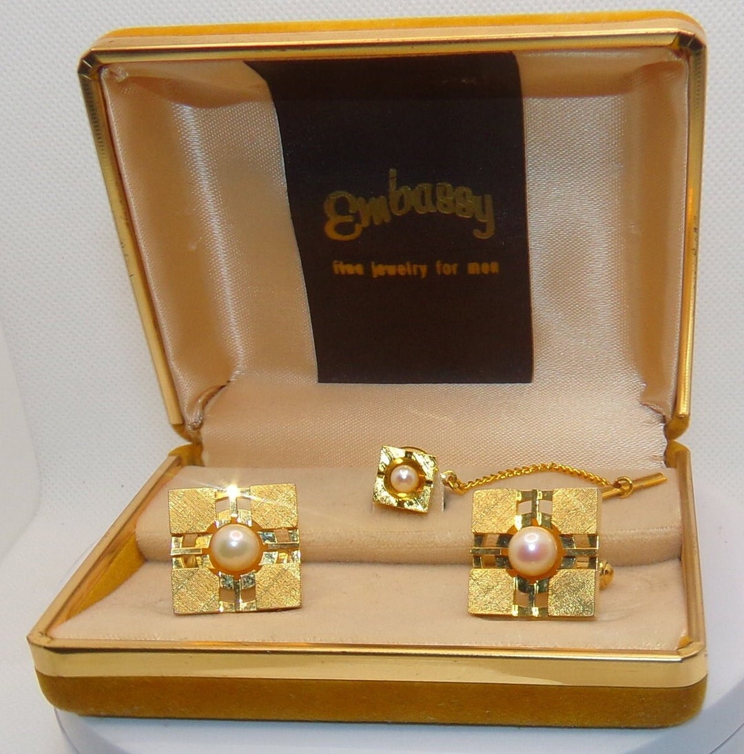 043 Vintage Set of EMBASSY Gold Tone Faux Pearl Cufflinks & Tie Tack in ...