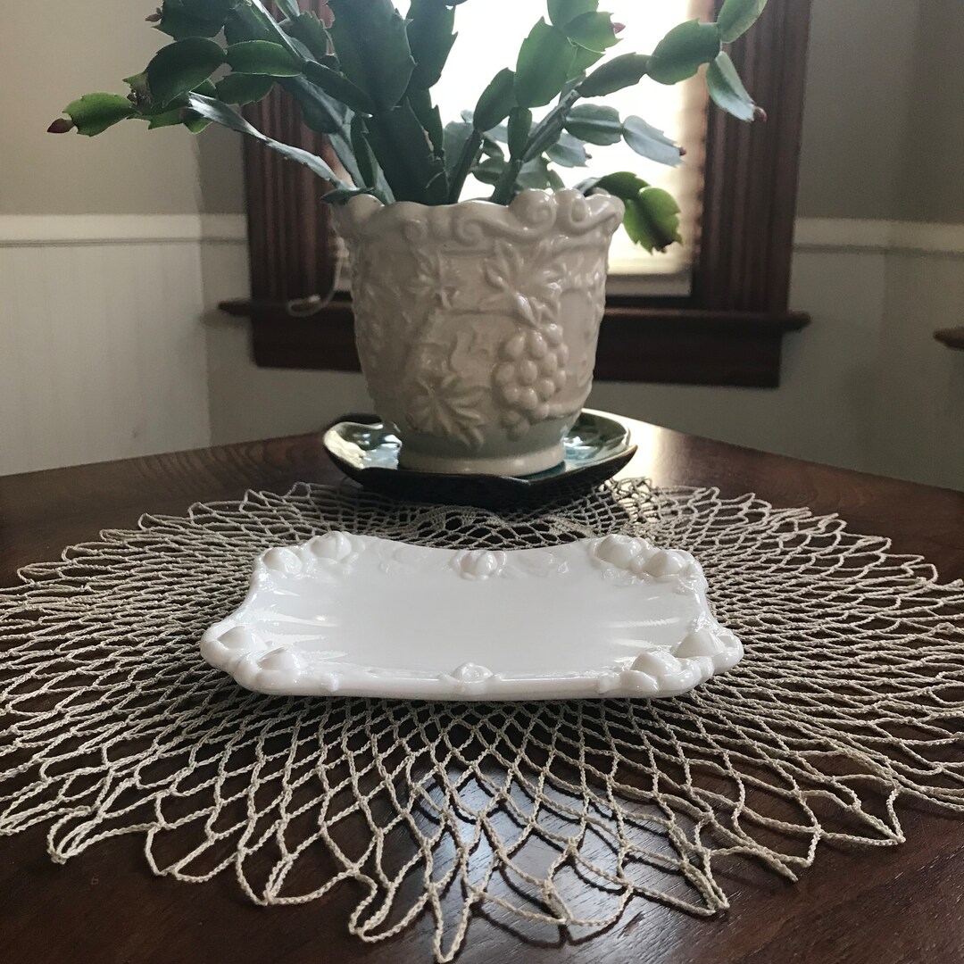 Fenton ROSE MILK GLASS Victorian Style Embossed Roses Pin or Trinket ...