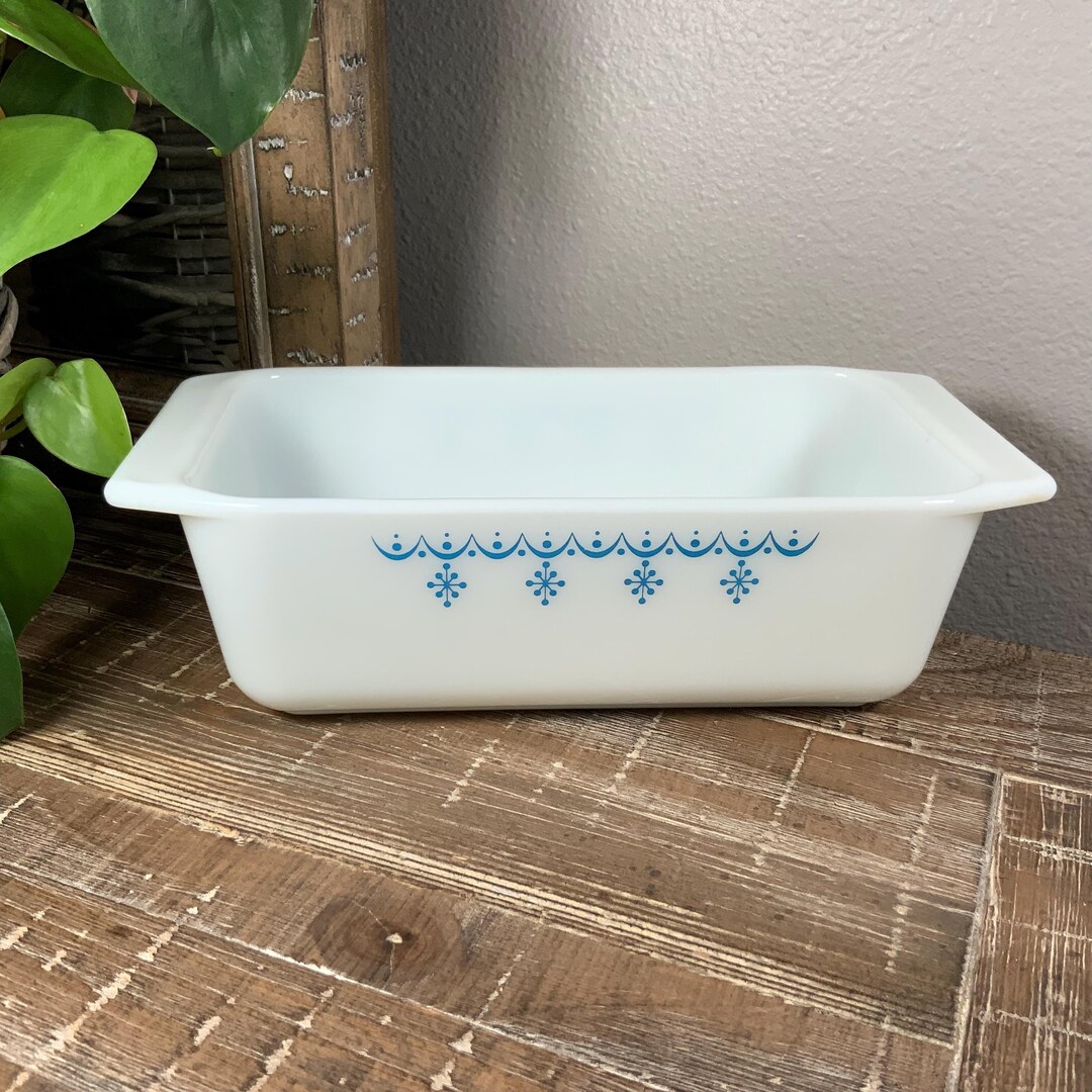 Pyrex SNOWFLAKE BLUE Garland / Winter Loaf Pan - 913 - Vintage Cookware ...