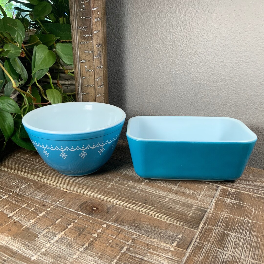Pyrex SNOWFLAKE BLUE Garland / Winter Round Mixing Bowl 1.5 Pt 401 and ...