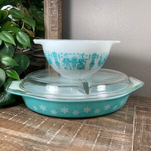 Pyrex White SNOWFLAKE on Turquoise Cinderella Oval Divided Serving Dish ...