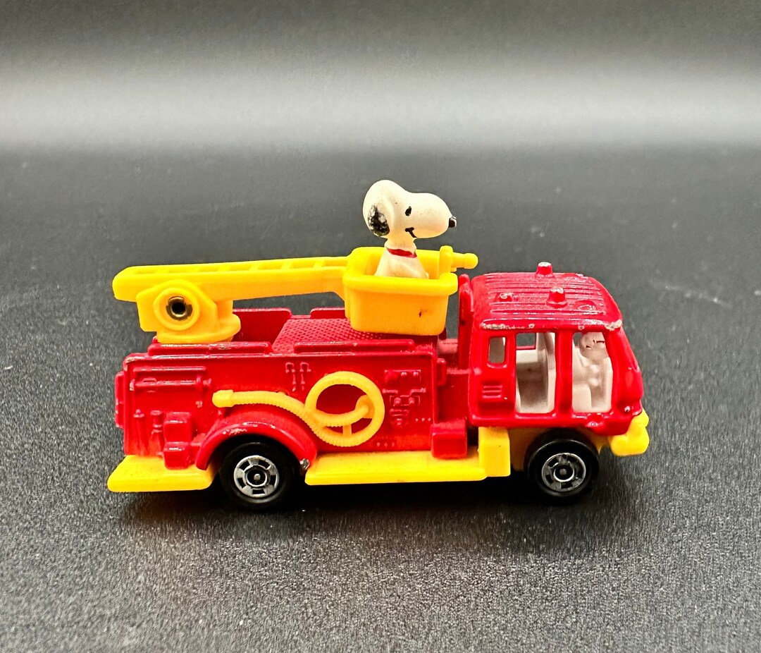 Snoopy Fire Truck Aviva 1958 United Feature Syndicate Inc - Etsy