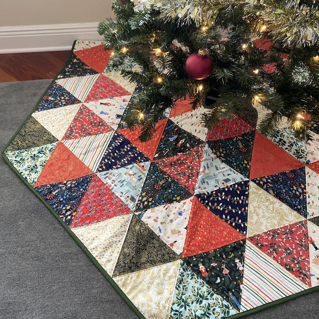 RIFLE PAPER Quilted Tree Skirt Holiday Classics Metallic Double-sided ...