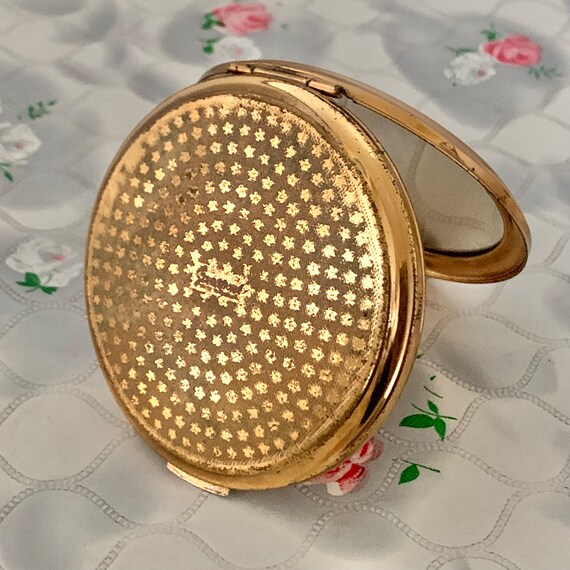 Stratton Convertible powder compact, white and red ro… - Gem