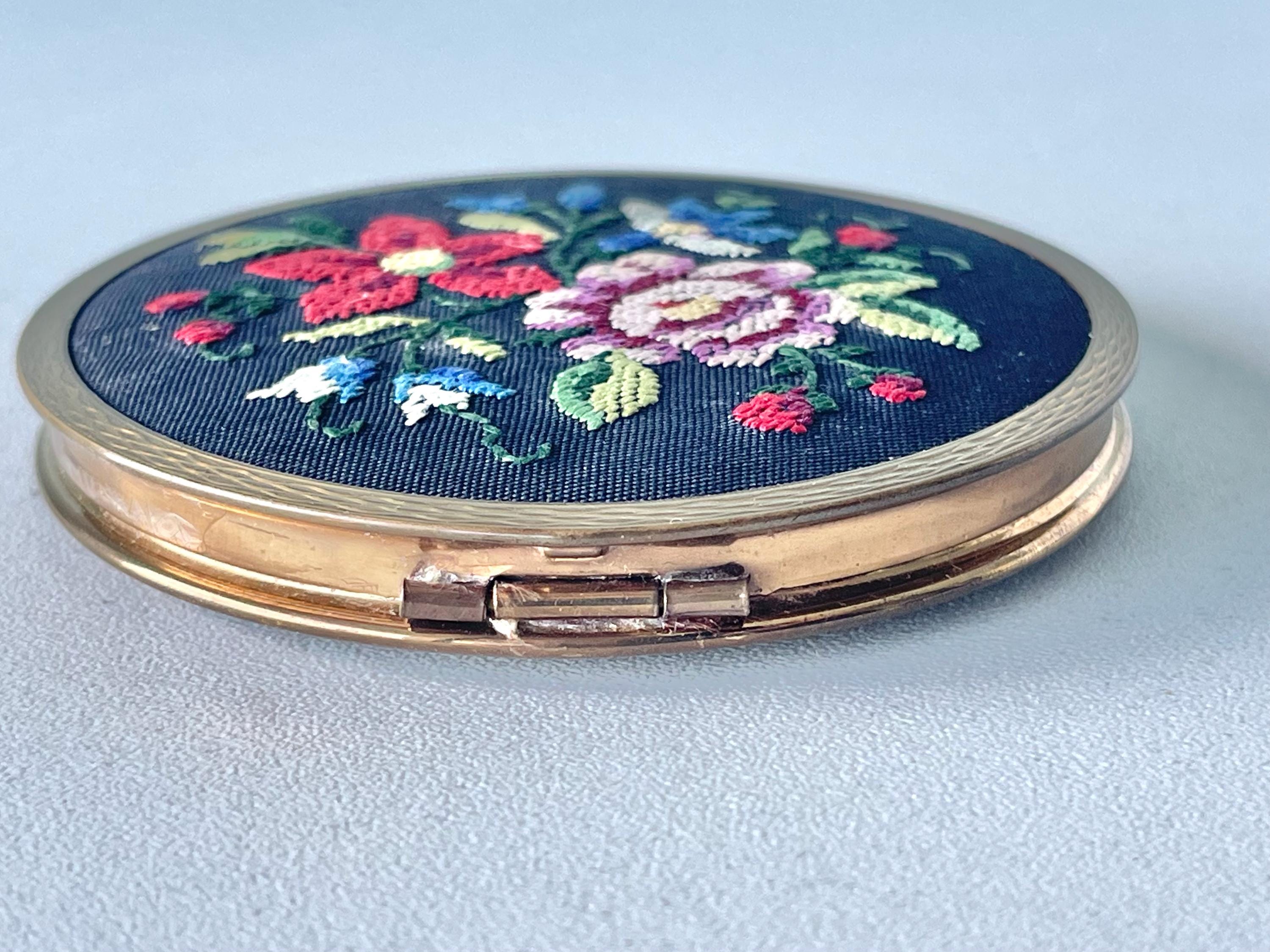 Vintage Stratton Powder Compact : Embroidered Pink Roses, Floral Makeup ...