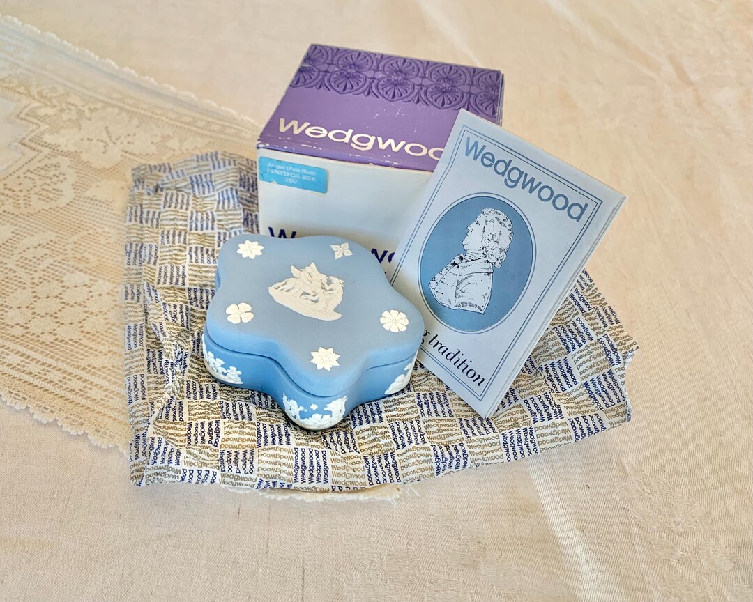 Josiah Wedgwood Jasper Pale Blue and White Pentefoil Box, Vintage Dish ...
