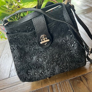 Borse in Pelle Italian Black Floral Embossed Leather Crossbody/shoulder ...