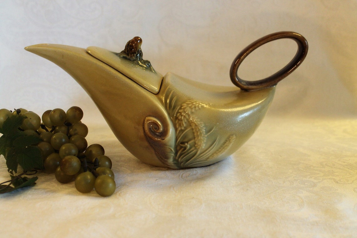 Circa 1952 Hull Pottery 12 Parchment and Pine Teapot - Etsy