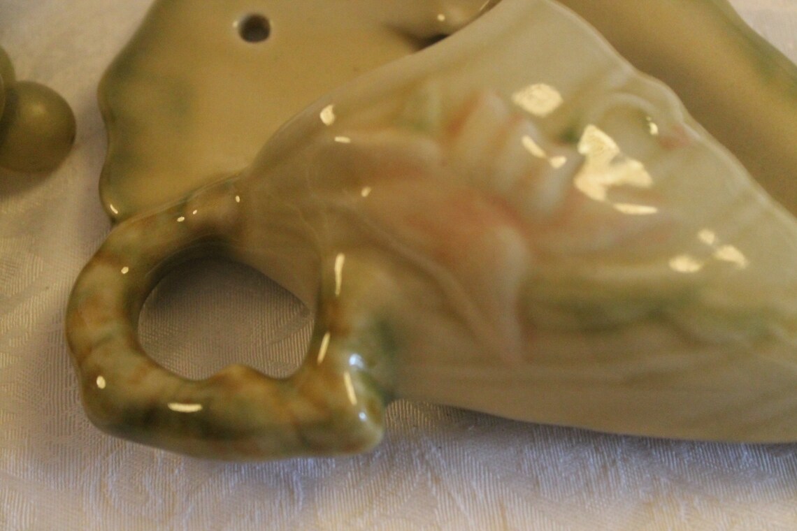 1949 Hull Pottery Woodland 8.5" Wall Pocket Seashell Vase - Excellent ...