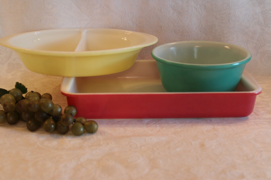 Collection of Vintage Baking and Kitchen Dishes Pyrex Pink Baking Dish ...