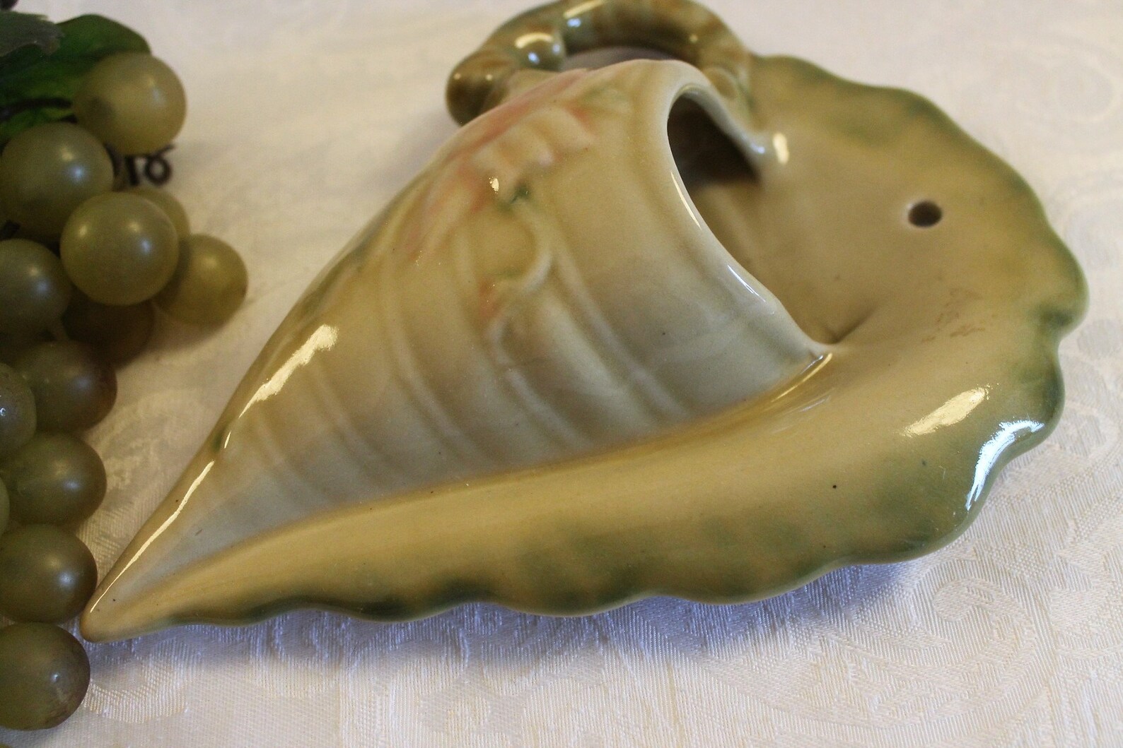 1949 Hull Pottery Woodland 8.5" Wall Pocket Seashell Vase - Excellent ...