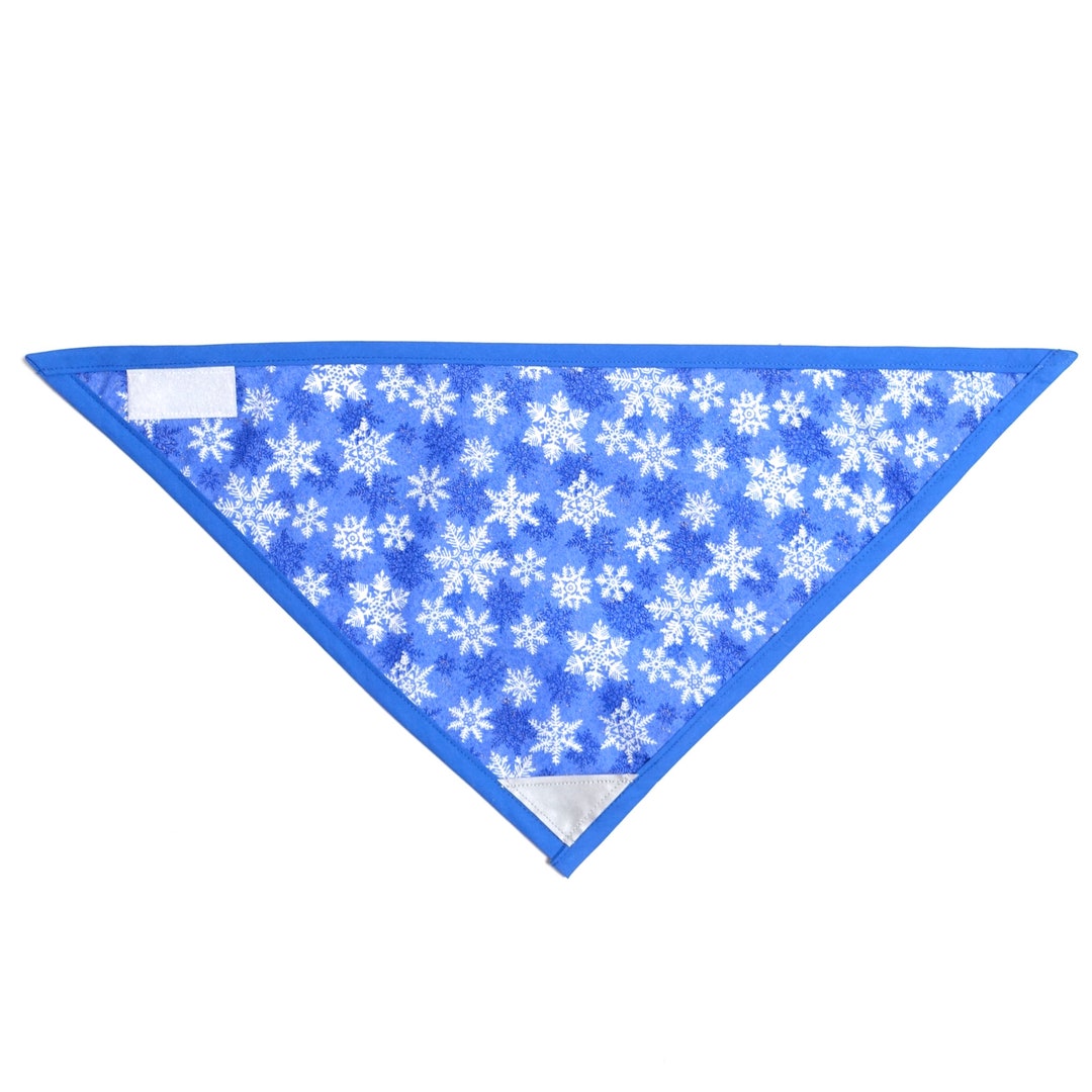 SNOWFLAKES blue trim Christmas Dog Bandana - Etsy.de