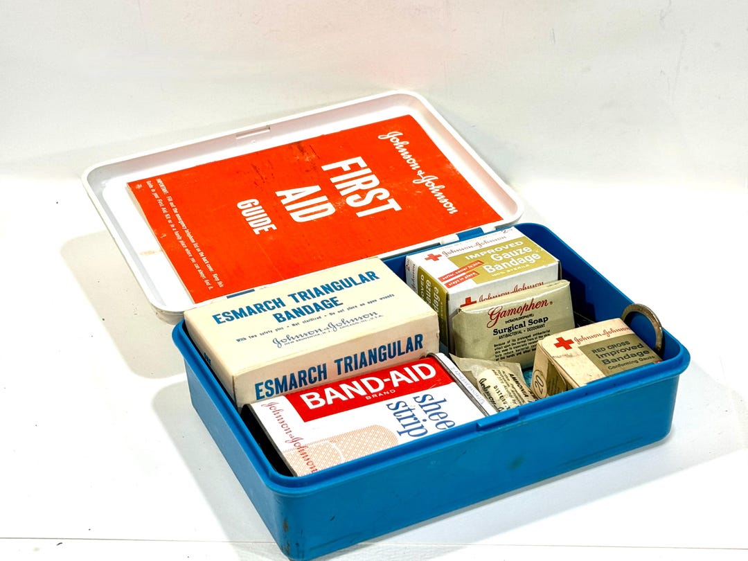 Vintage Medical, Johnson Johnson, First Aid Auto Kit, Guide an Supplies ...
