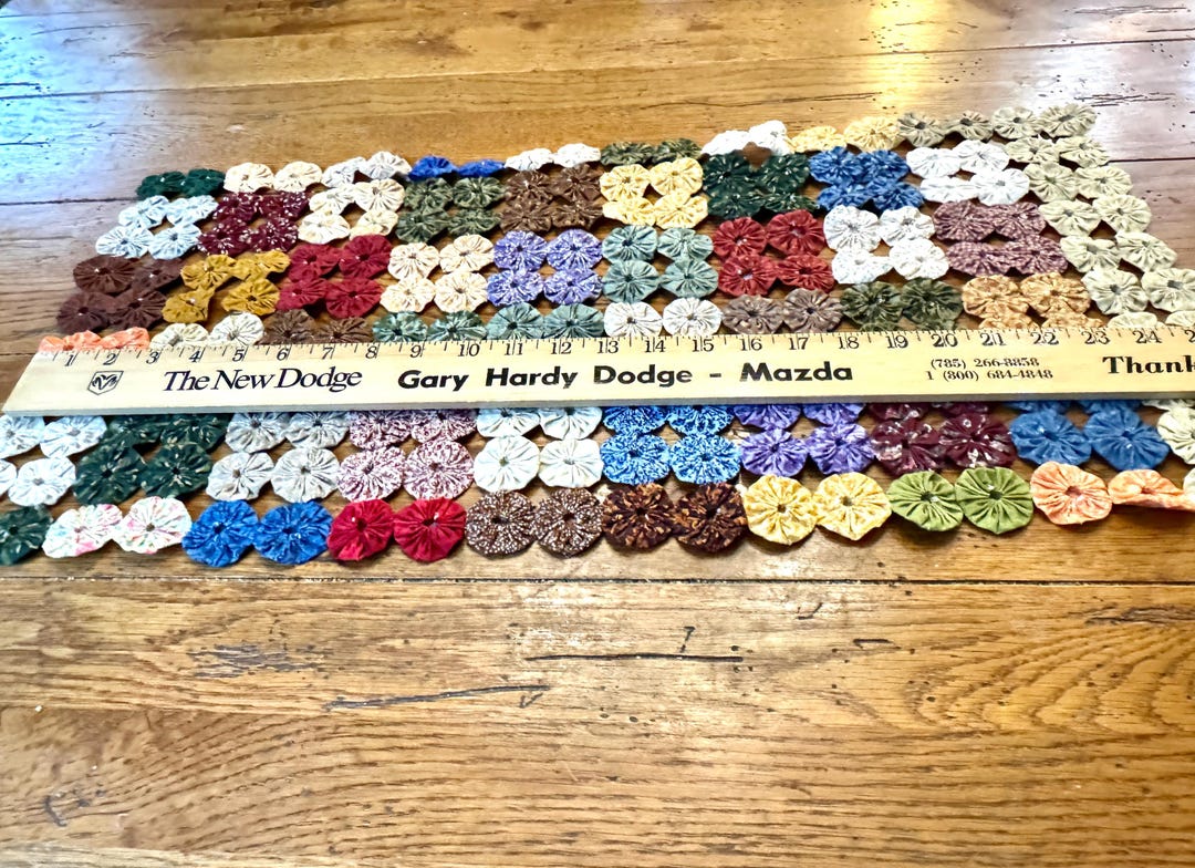 1930s Yo Yo Quilt, Hand Stitched, Feed Sack Quilt, 9 X 10 Inches ...