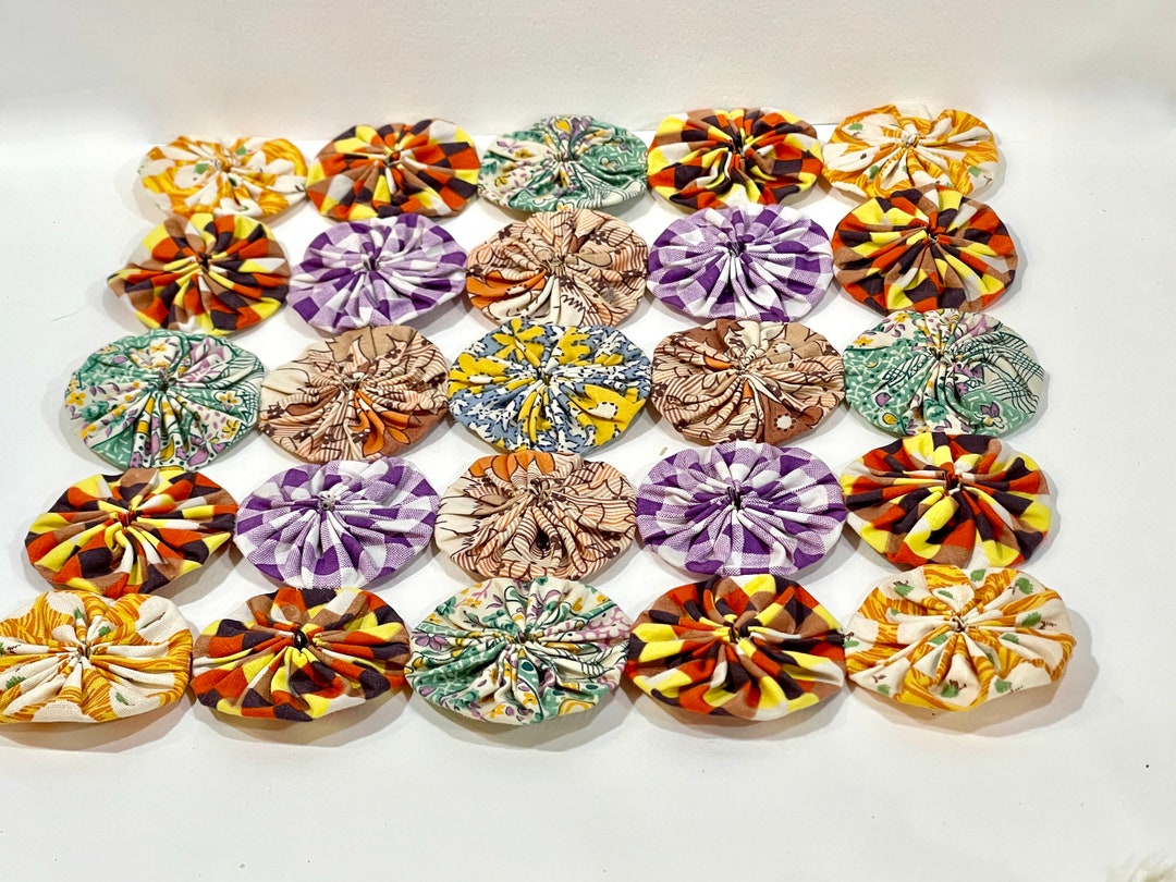 1930s Yo Yo Quilt, Hand Stitched, Feed Sack Quilt, 9 X 10 Inches ...