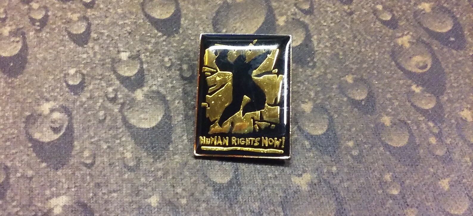 Human Rights Now Lapel Pin Badge Amnesty International Reebok Sponsored ...