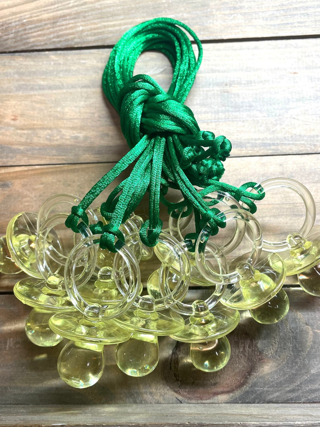 12 pcs baby shower yellow pacifiers with green string baby - Etsy Italia